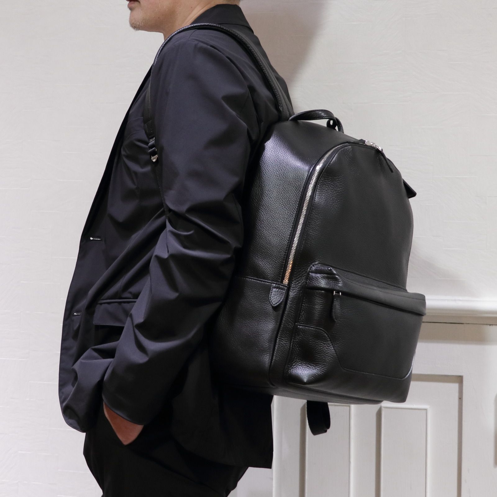 HERNO”撥水ストレッチナイロンセットアップを使用したビジカジ HERNO”撥水ストレッチナイロンセットアップを使用したビジカジ