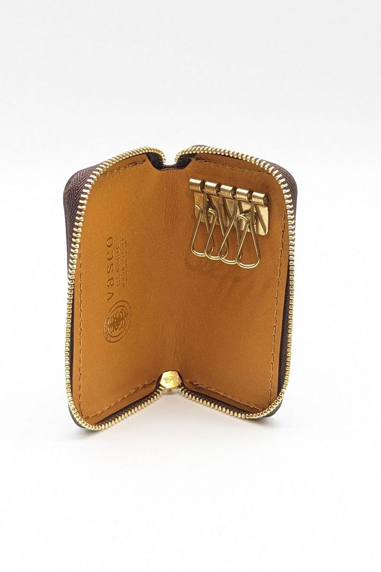 vasco - レザーボヤージュラウンドジップキーケース [ブラウン] / LEATHER VOYAGE ROUND ZIP KEY CASE ...