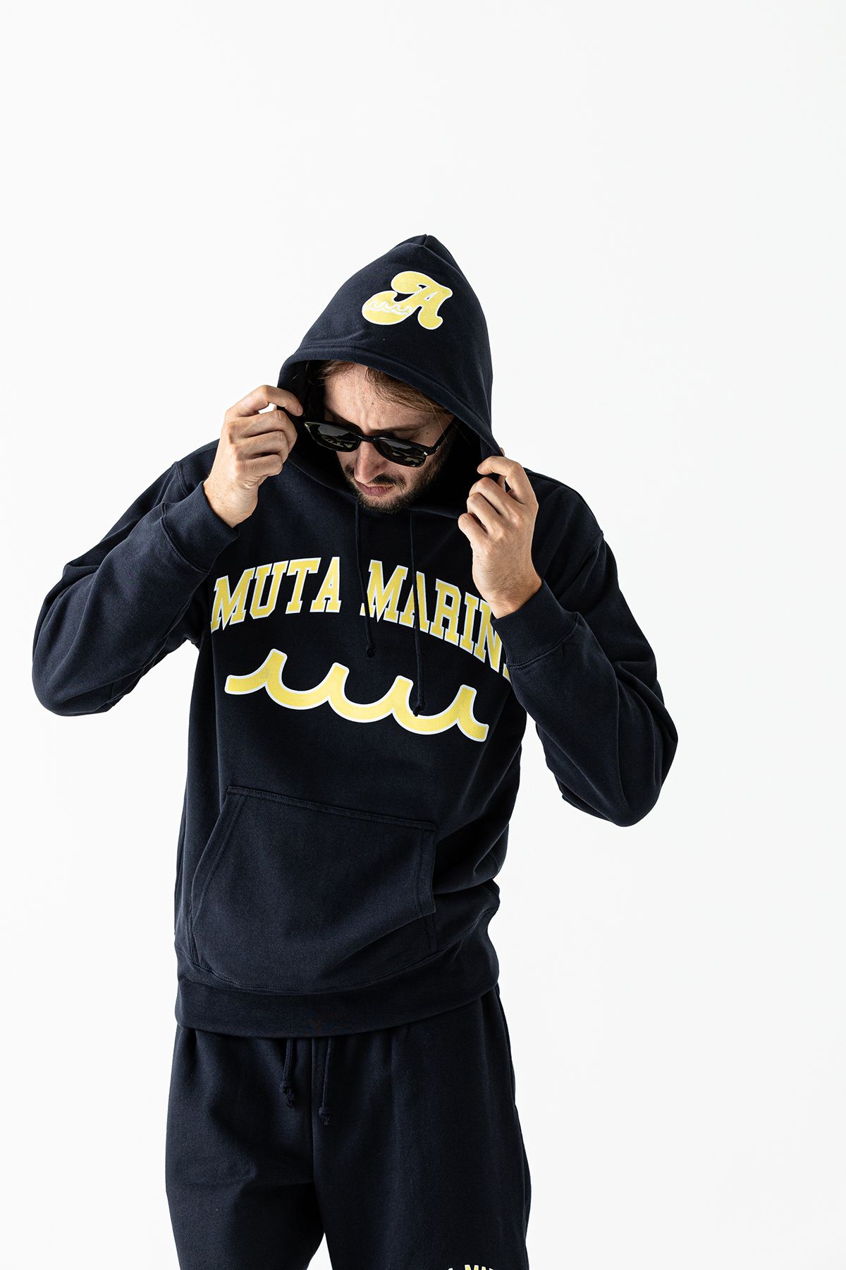 muta - (muta College Logo Hooded Sweatshirt / ブラック 【Acanthus×muta】 | BRYAN