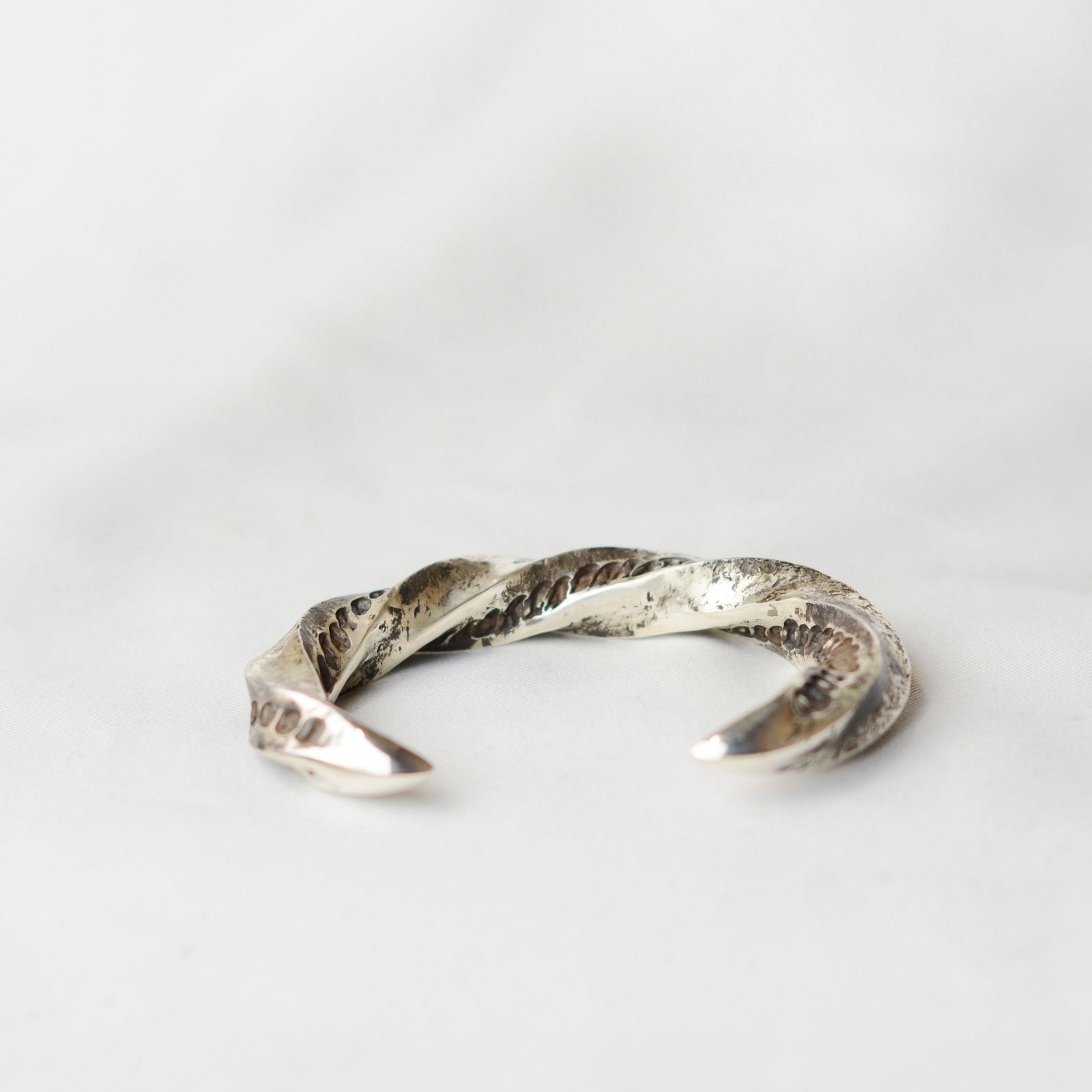 ISAMU KATAYAMA BACKLASH - × JUNUEZONO STANPIN' BANGLE ISAMU KATAYAMA BACKLASH - × JUNUEZONO STANPIN' BANGLE