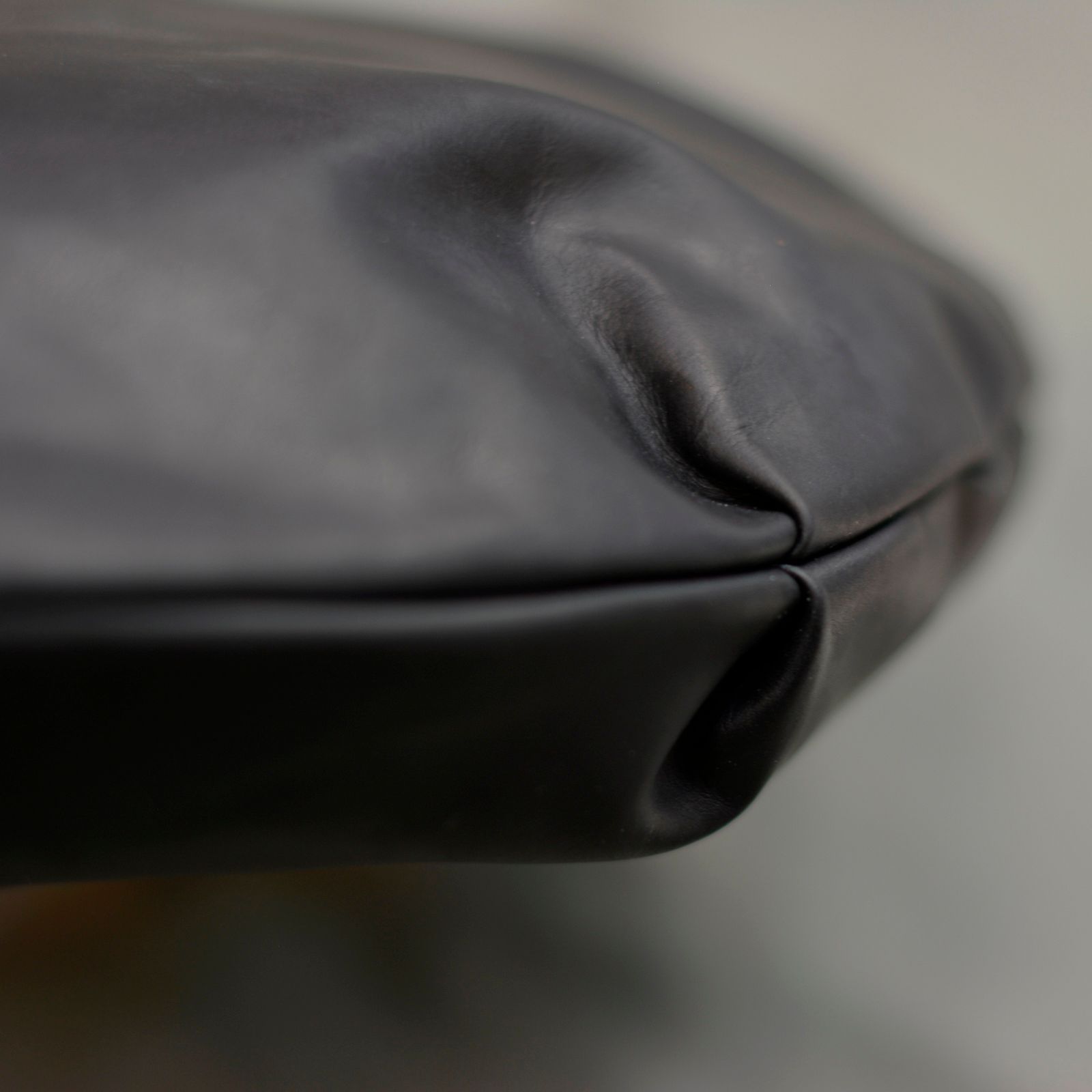 ISAMU KATAYAMA BACKLASH - GUIDI オイルカーフ バナナバッグ ISAMU KATAYAMA BACKLASH - GUIDI オイルカーフ バナナバッグ