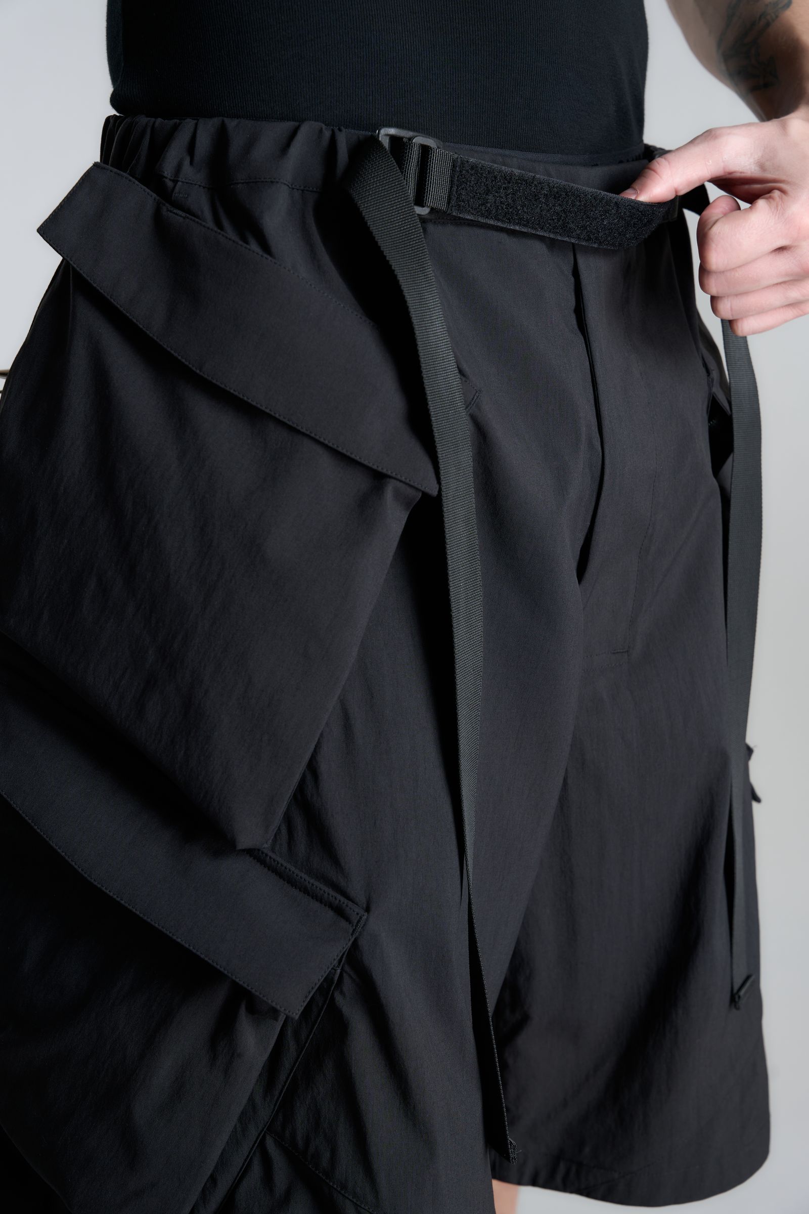 ACRONYM - SP56A-M / NYLON STRETCH DOUBLE CARGO SHORT PANT ACRONYM - SP56A-M / NYLON STRETCH DOUBLE CARGO SHORT PANT