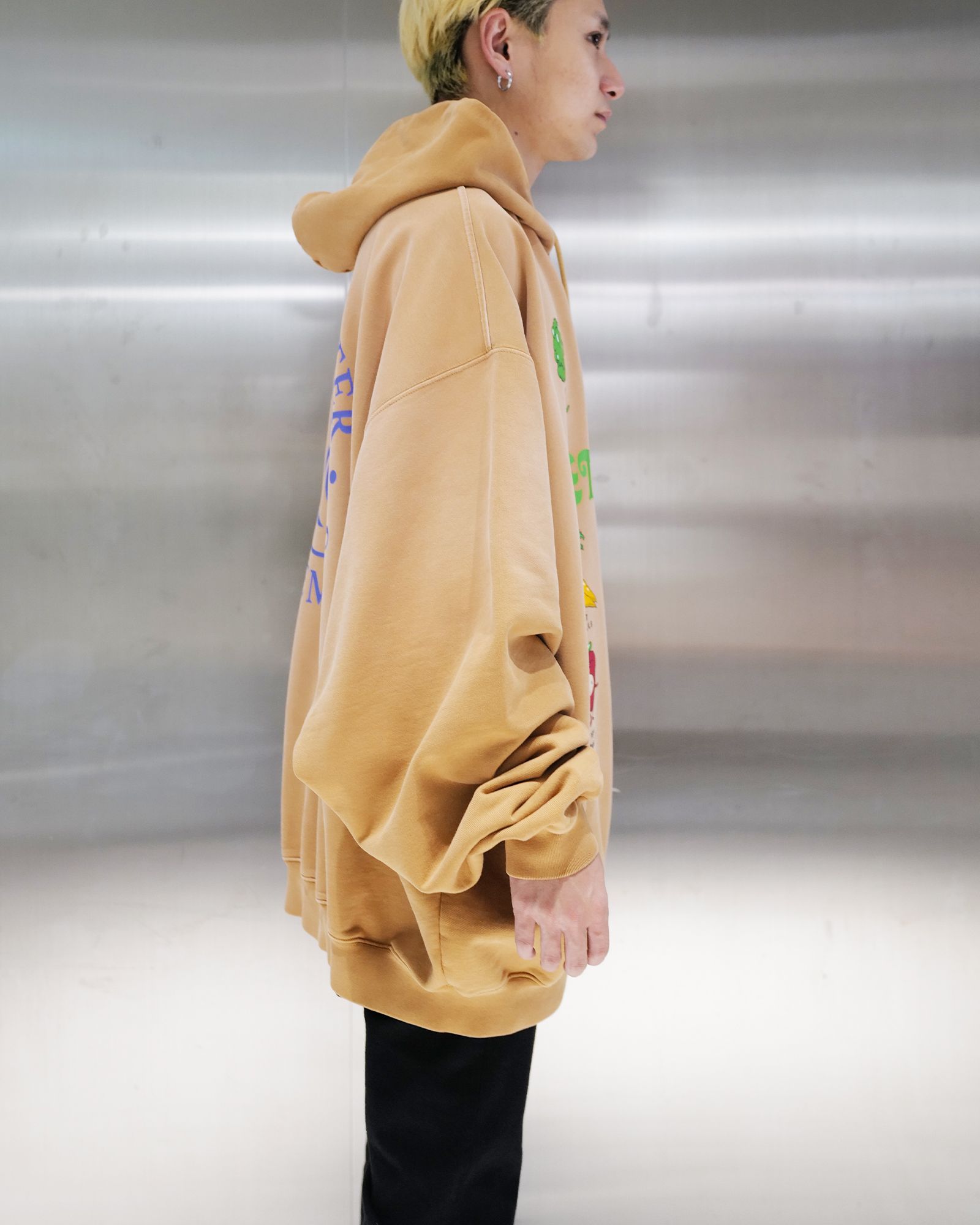 VETEMENTS - VEGAN LOGO HOODIE/UE54HD360E/プルオーバー VETEMENTS - VEGAN LOGO HOODIE/UE54HD360E/プルオーバー