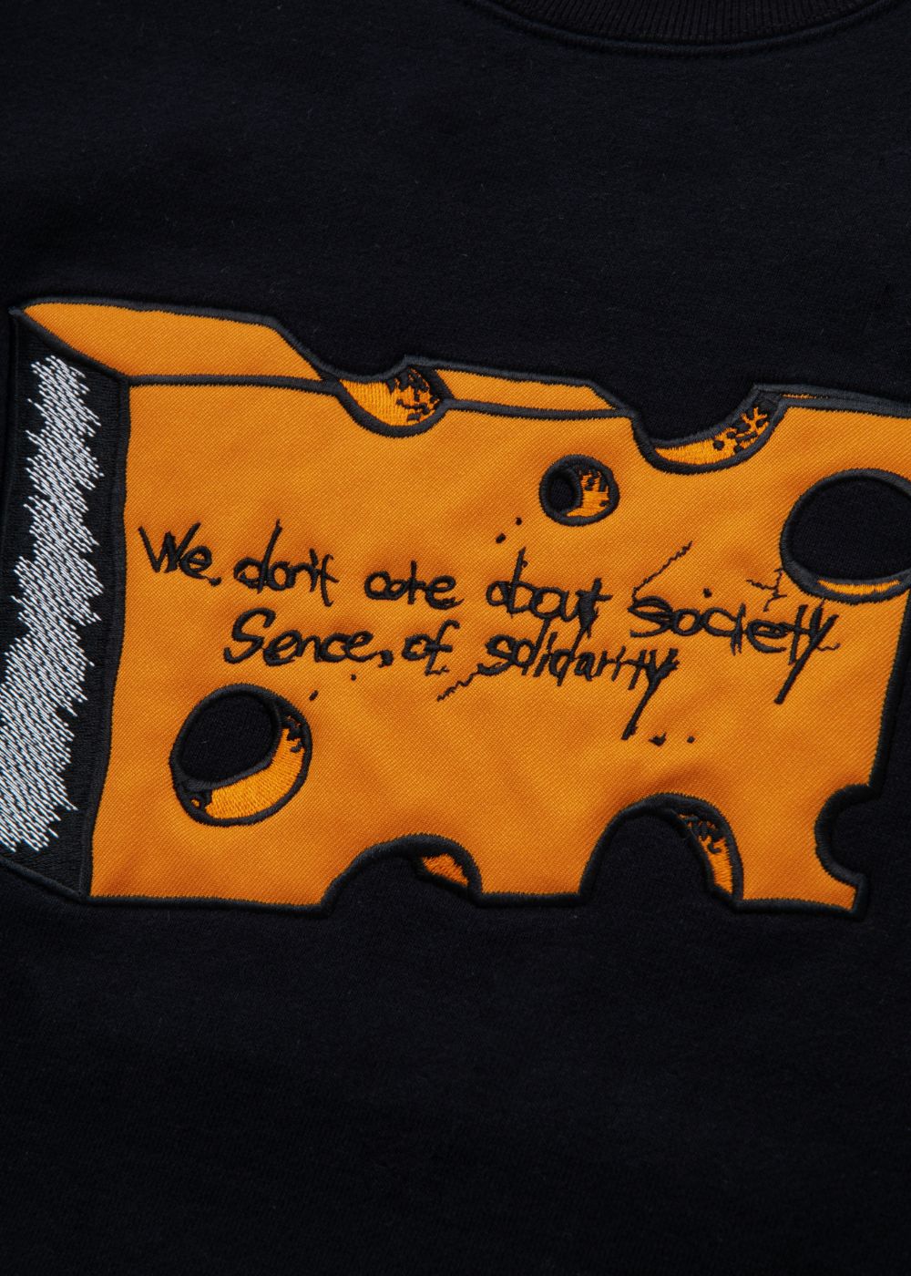 RATS 新作販売告知 / チーズワッペンが何とも可愛らしい丸首スウェット。 | LOOPHOLE