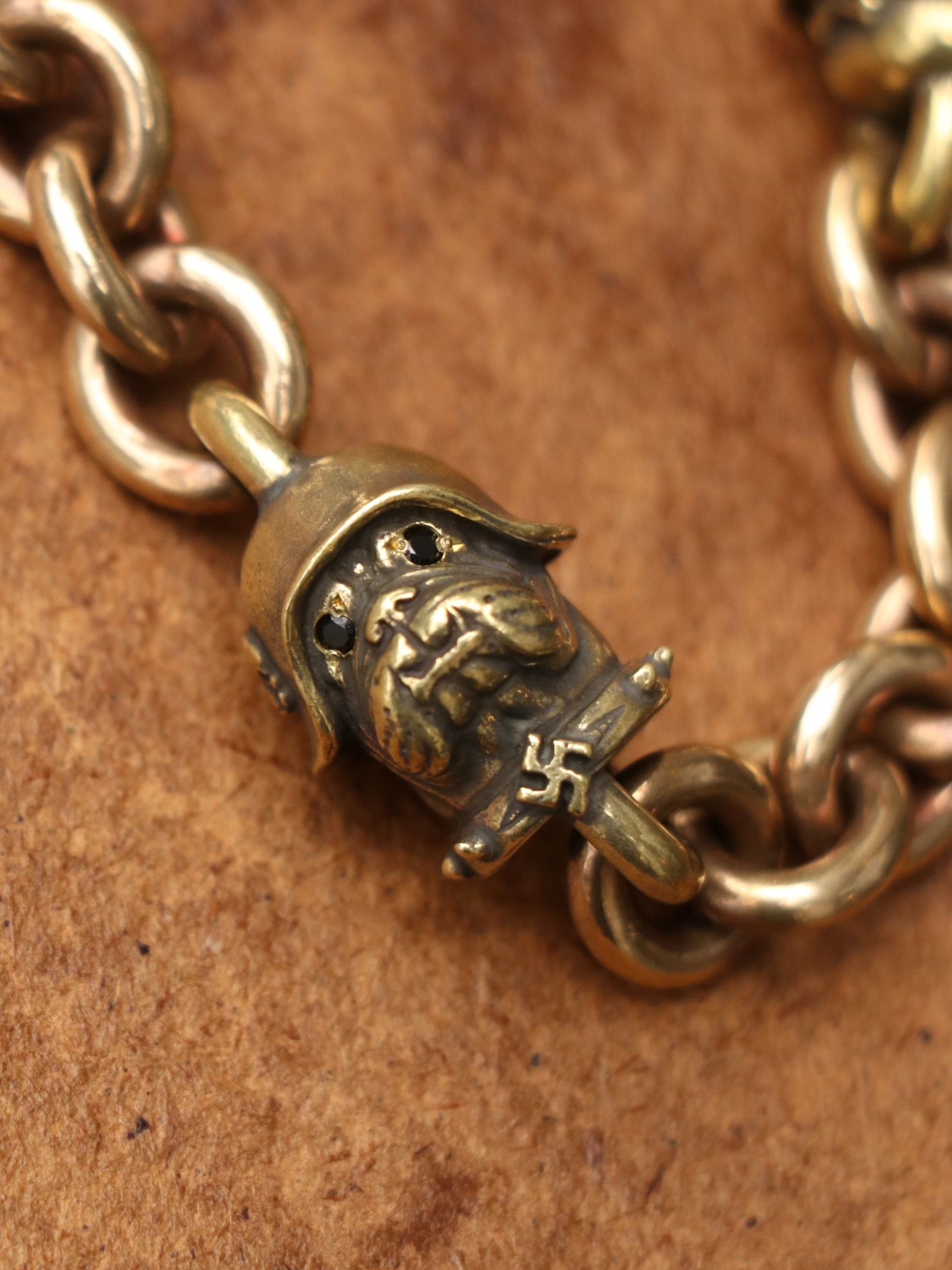 PEANUTS & CO. - BULL WALLETCHAIN (BRASS) | SKANDA PEANUTS & CO. - BULL WALLETCHAIN (BRASS) | SKANDA